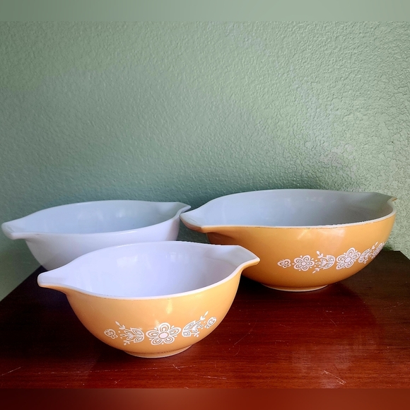 Pyrex | Kitchen | Set Of Pyrex Butterfly Gold Cinderella Mixing Nesting ...